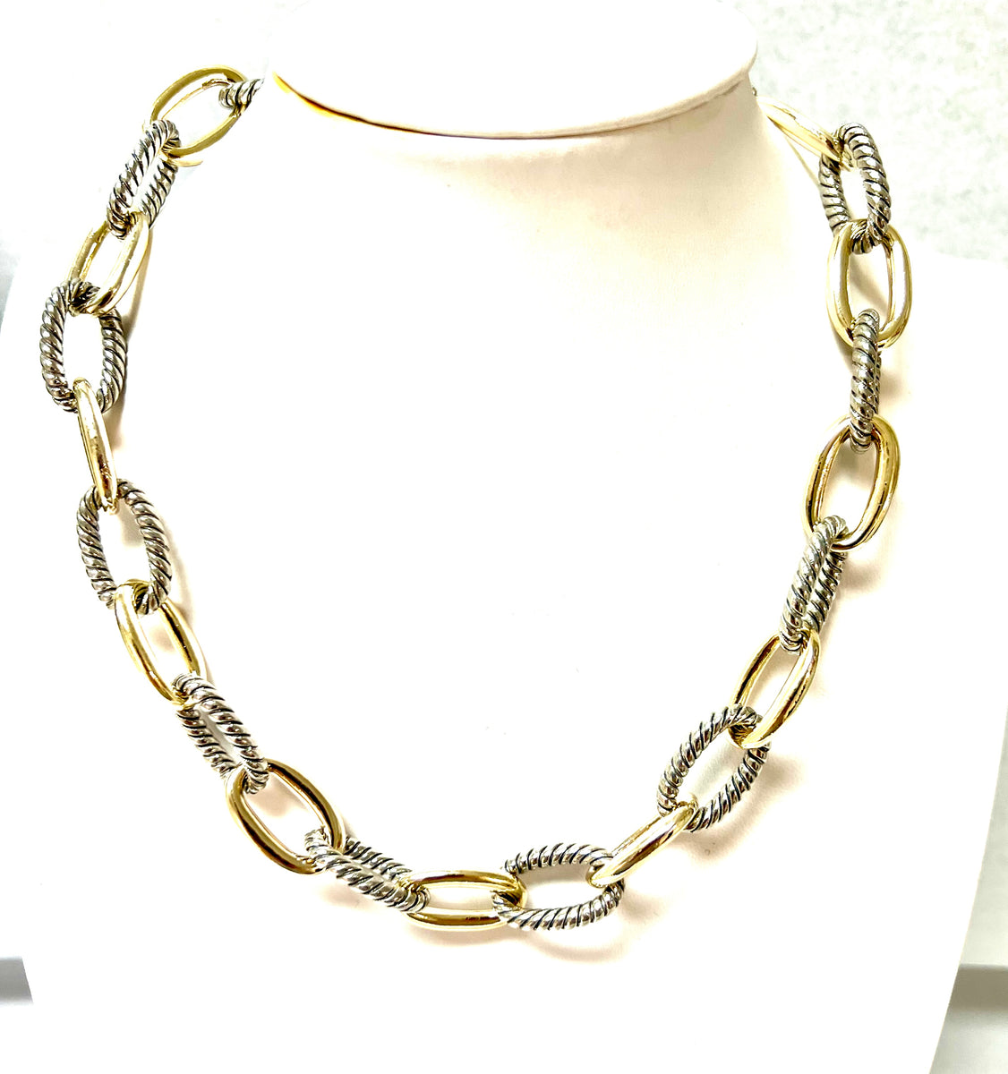 Chunky Twisted Link Toggle Closure Necklace – THEKLOSETKOUTURE.COM